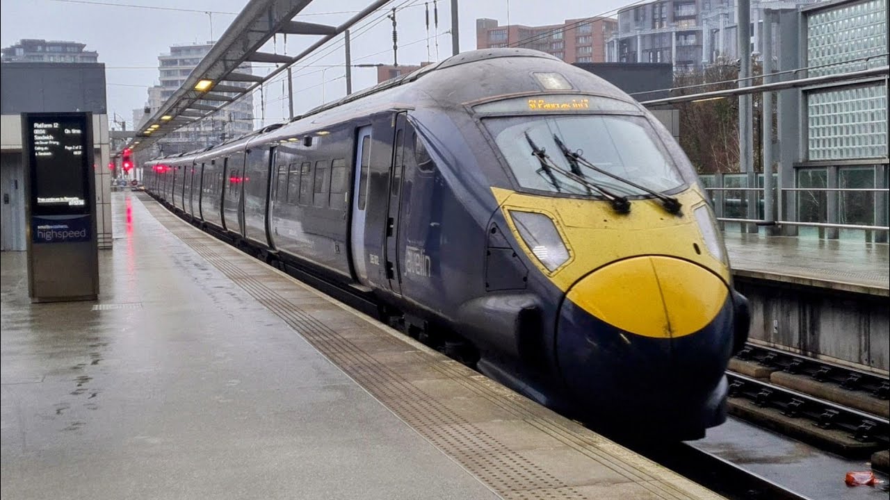 Britain's Fastest 🇬🇧 Class 395 enters St. Pancras International - YouTube