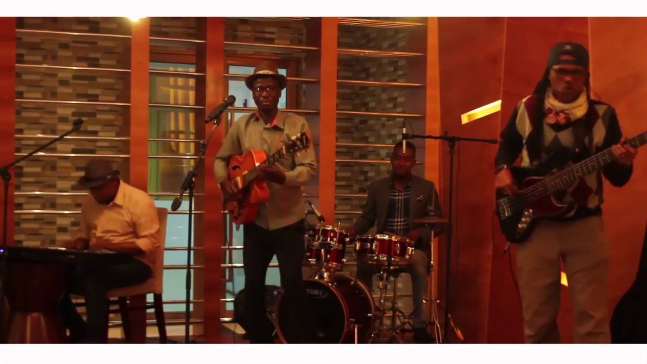 Jazz em Mocambique com Zoco Dimande - YouTube