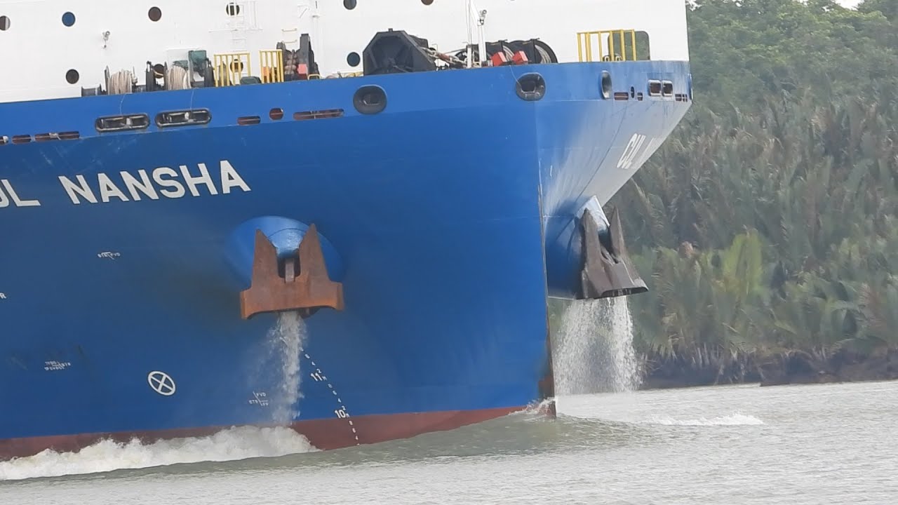 Watch As Water Is Discharged From Both Anchors Of The Ship In An ...
