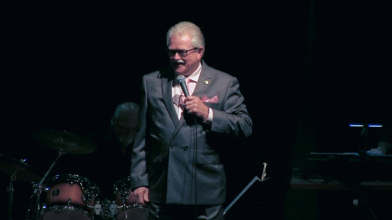Brett Thomas Comedian/Singer/Variety Performer Showreel - YouTube