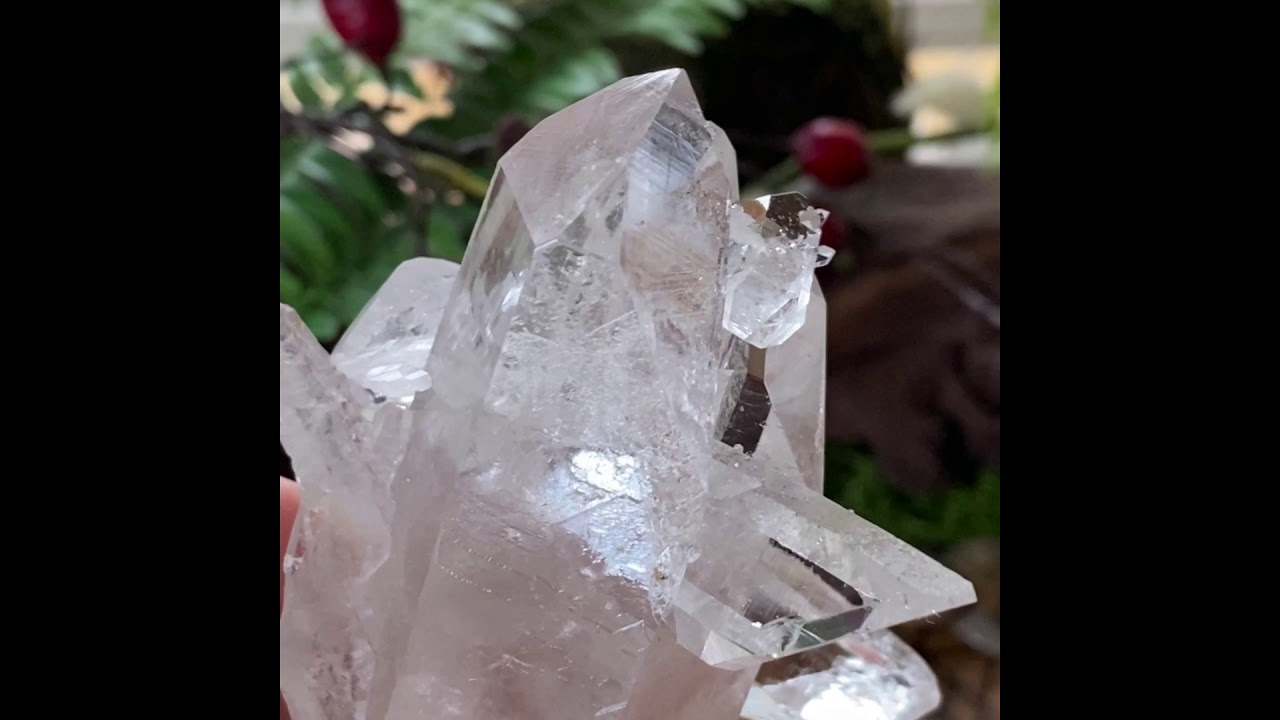 Starbrary Quartz Cluster - Optical Quartz 24 - YouTube