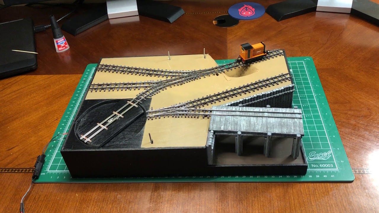 Test-run of 13" x 9" HOn30 Micro Layout - YouTube