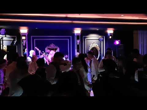 The Bentley Boys Leads- Robbie (Sweet Child of Mine)