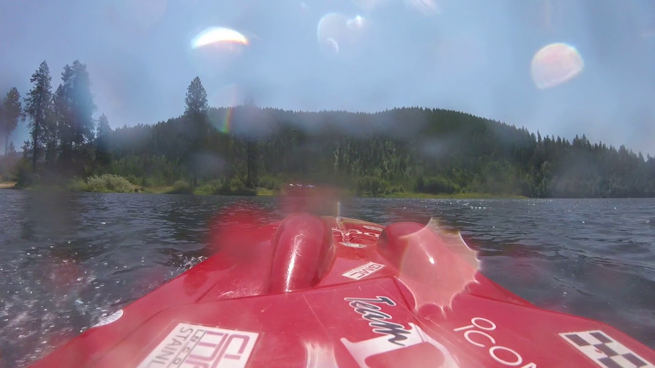 Donzi RC Boat on offshore course - YouTube