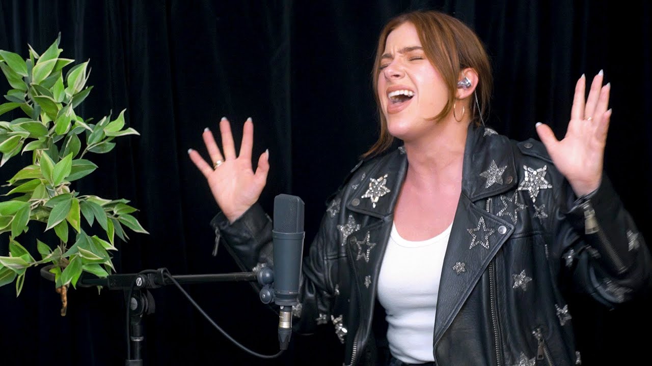 Riley Clemmons sings Keep on Hoping LIVE at Hope 103.2 Studios - YouTube