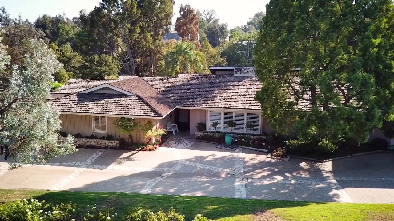 145 N. Layton Drive, Los Angeles, CA 90049 | DAVID VERTLIEB - YouTube