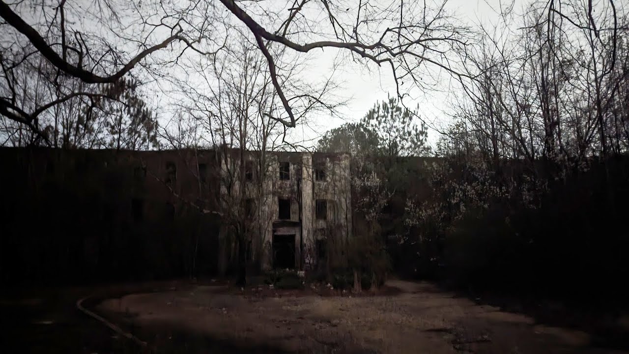 Exploring a Creepy Abandoned Asylum at Night - YouTube