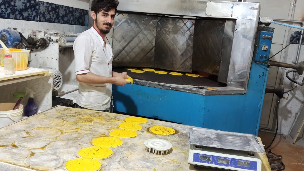 Sweet round Berber bread that is cooked slowly|Making sweet bread - YouTube