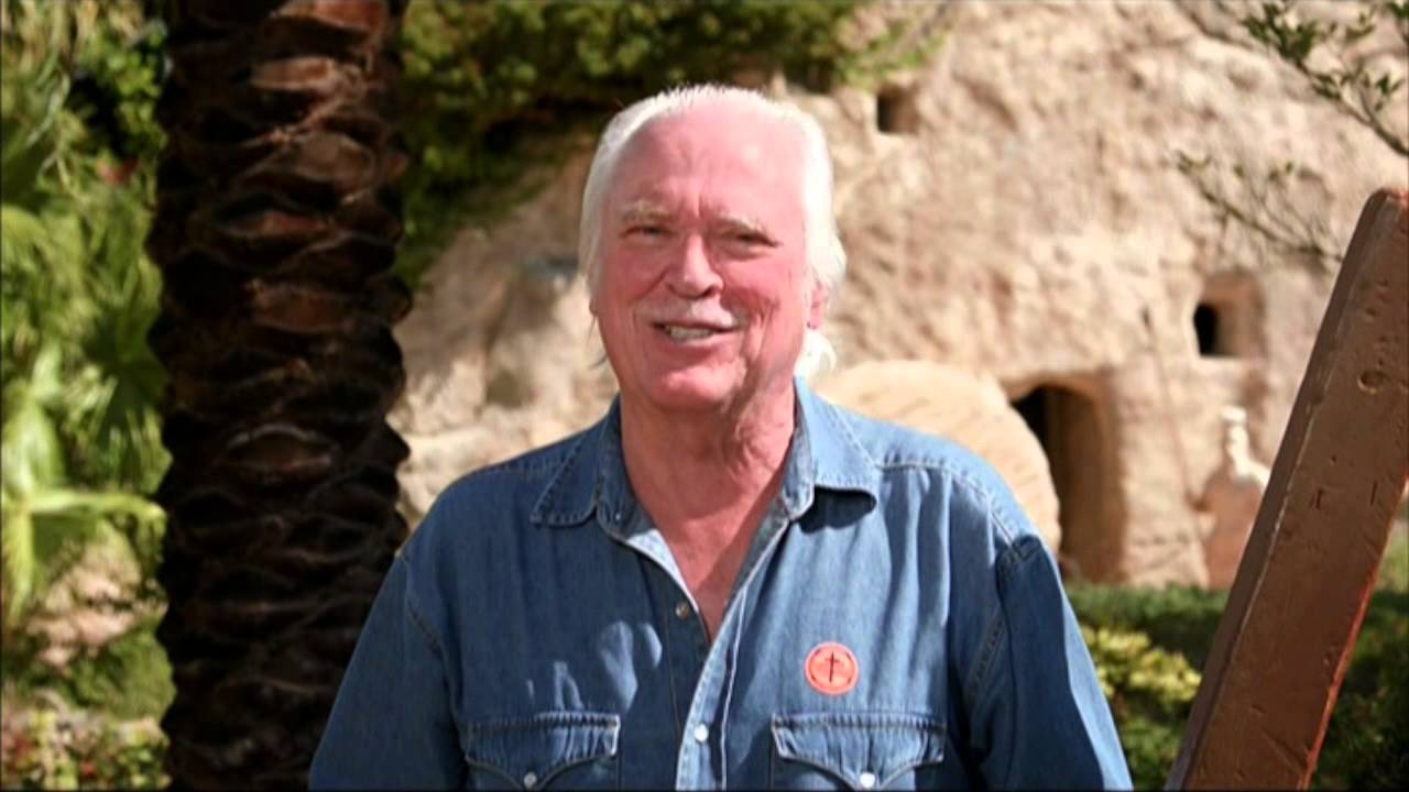 Arthur Blessitt Sharing Jesus people who came to Him #4 - YouTube