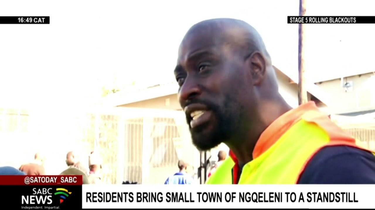 Residents bring the town of Ngqeleni in Eastern Cape to a standstill ...