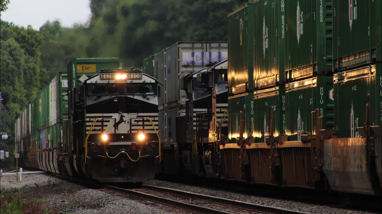 Speed, Meets and Horns! 4 Train Mashup! - YouTube