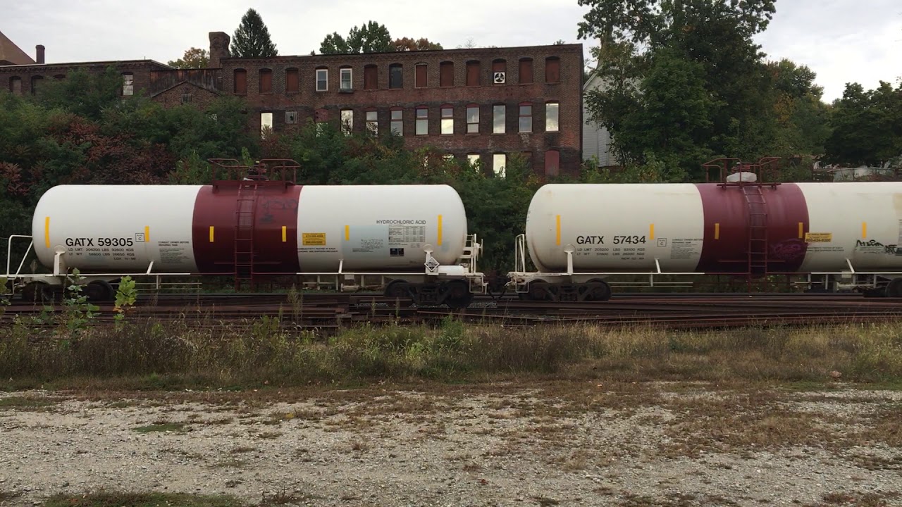 HD MEC 7489 C40-8, MEC 7561 C40-8 lead EDRJ west through CPF 385 on 10 ...