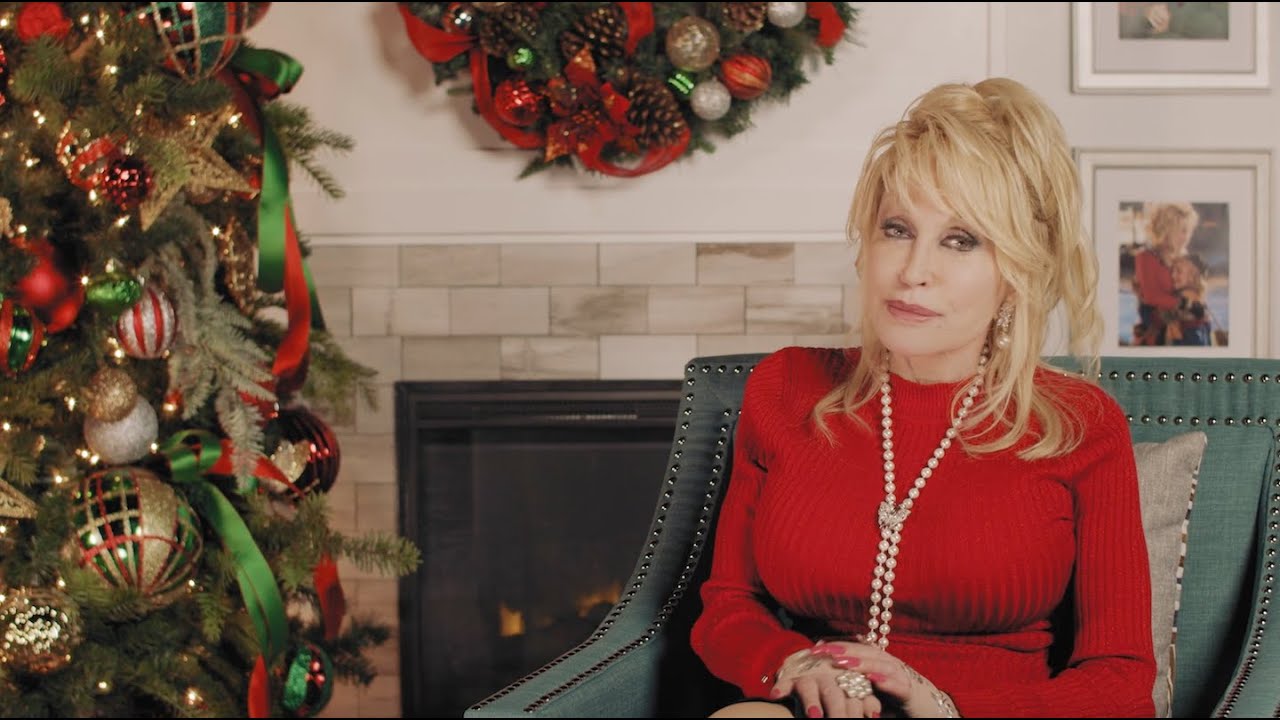 Dolly Parton - I Saw Mommy Kissing Santa Claus (Behind The Song) - YouTube