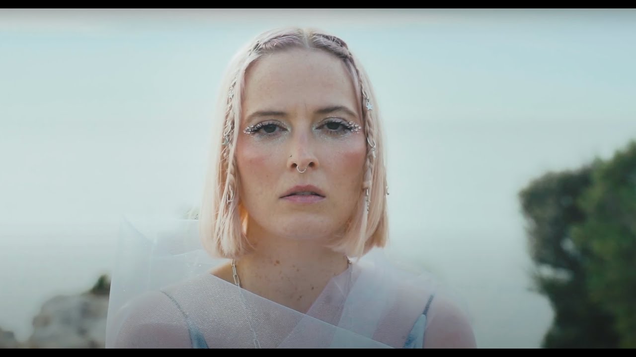 Emma Elizabeth - Wake Me Up (Official Music Video) - YouTube