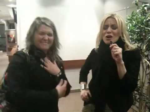 Véronique Dicaire et Mélissa Cloutier chantent Bonne Fête - YouTube