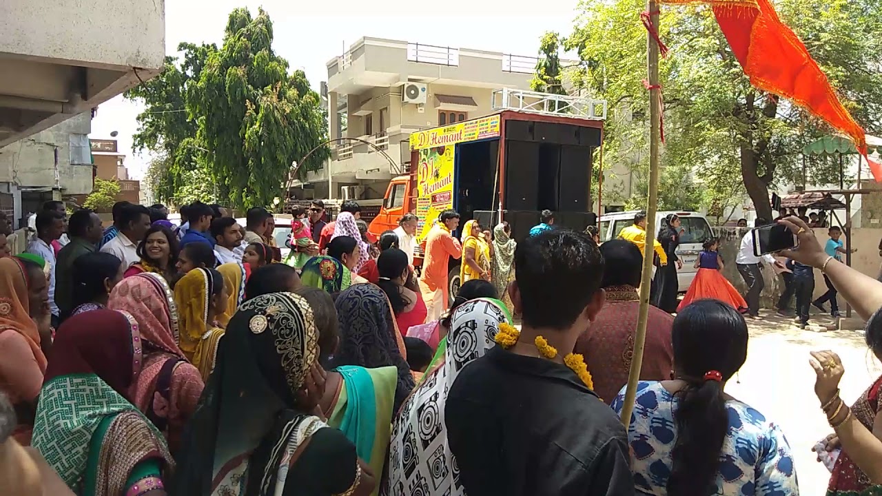 New look for DJ 407 eicher & Brand JBL system Road Show - YouTube