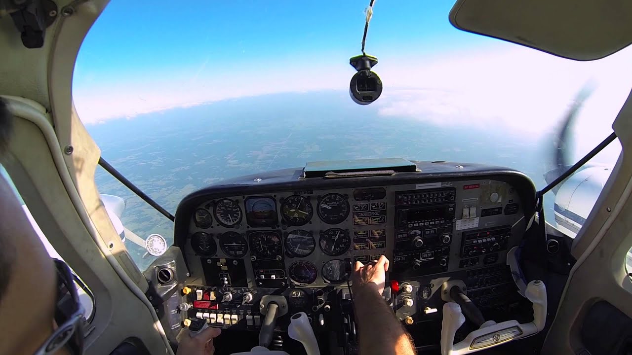 Multi-engine training on Beechcraft Duchess BE-76 - YouTube