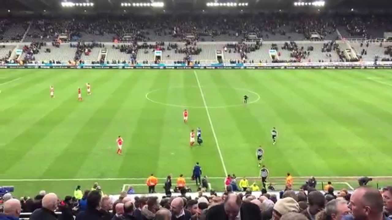 Arsenal players wave to the away fans - YouTube