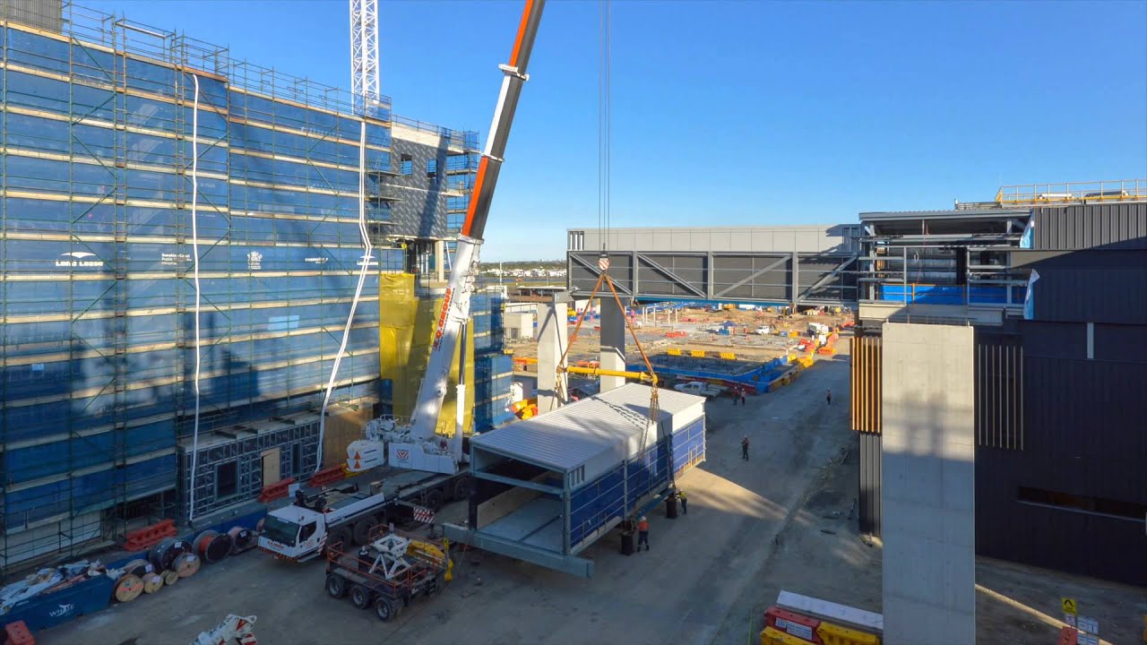 Sunshine Coast Public University Hospital bridge installation - YouTube
