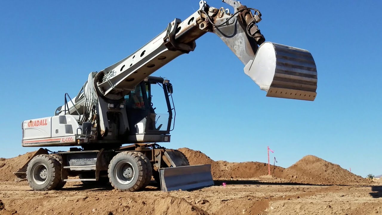 Big Machine: Gradall excavator - oblique skills II - YouTube