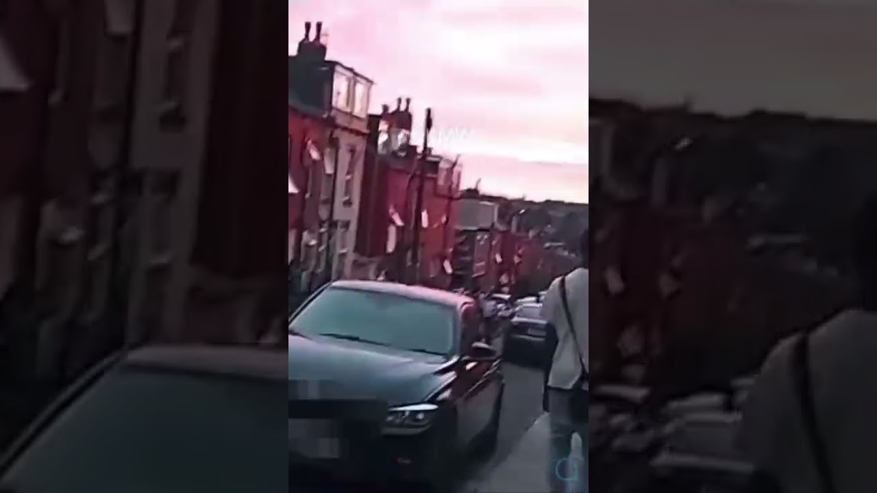 Leeds : Gangs Swinging Machetes in Street & Police Presence Pursues ...