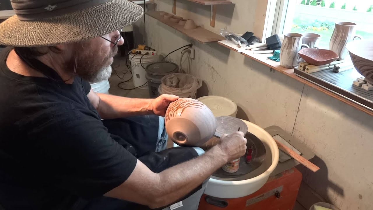 SIMON LEACH POTTERY TV - Resist decoration using shellac ! - YouTube