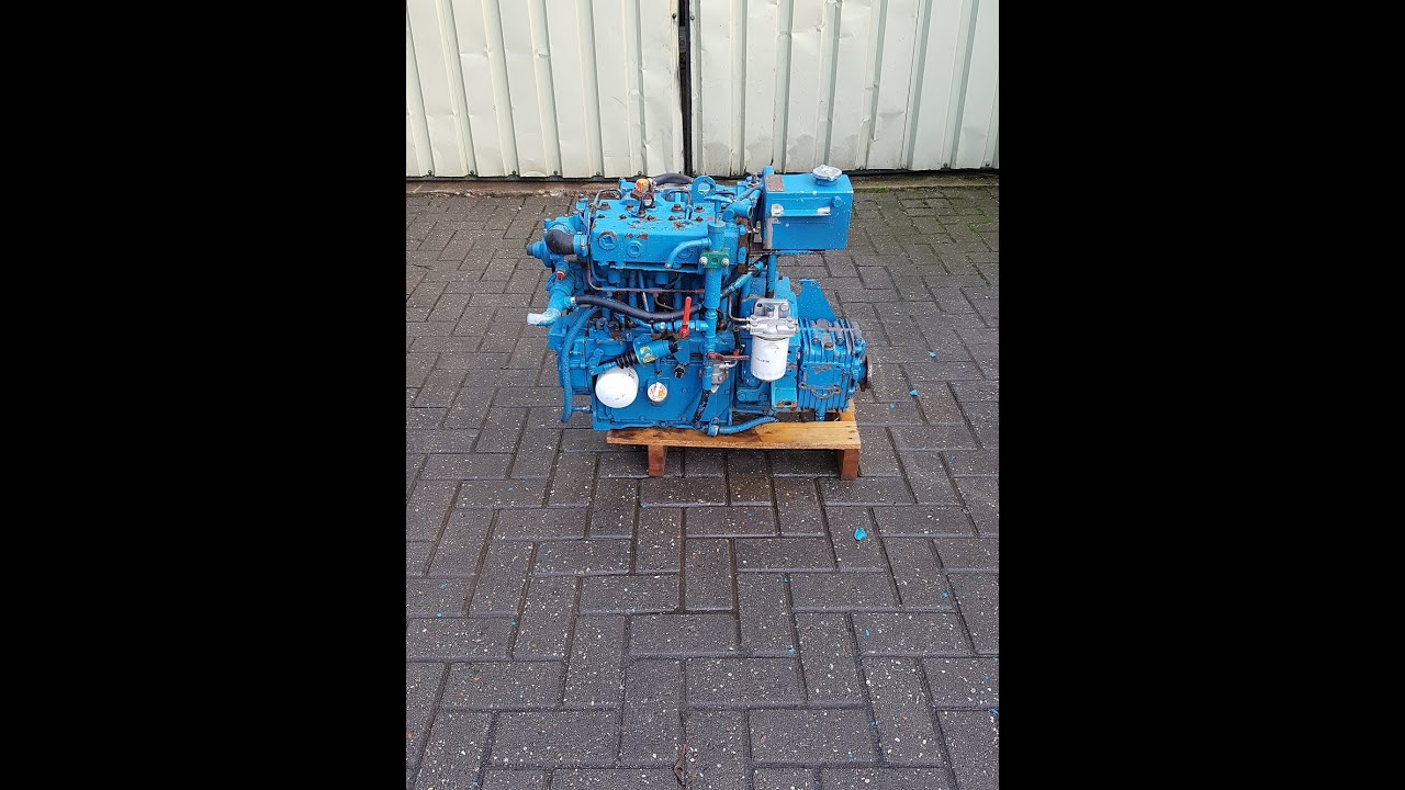 Lister LPW3 marine engine - YouTube