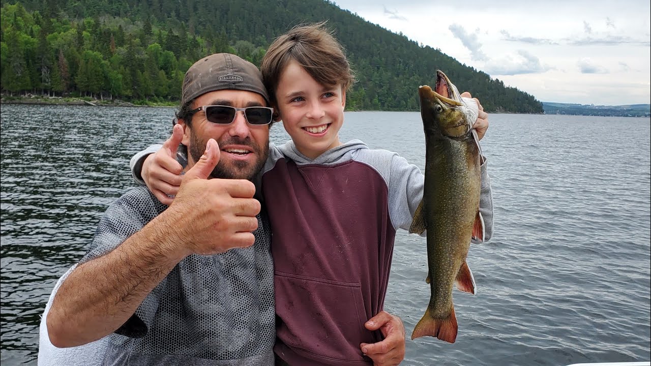 MA PREMIÈRE JOURNÉE À LA PÊCHE AVEC MON PÈRE! - YouTube