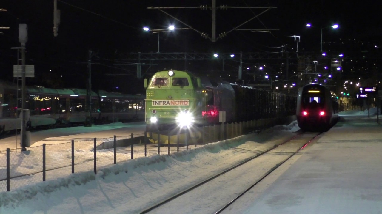 (HD) Trains in the snow at Lillehammer Railway station - 24/2/15 - YouTube