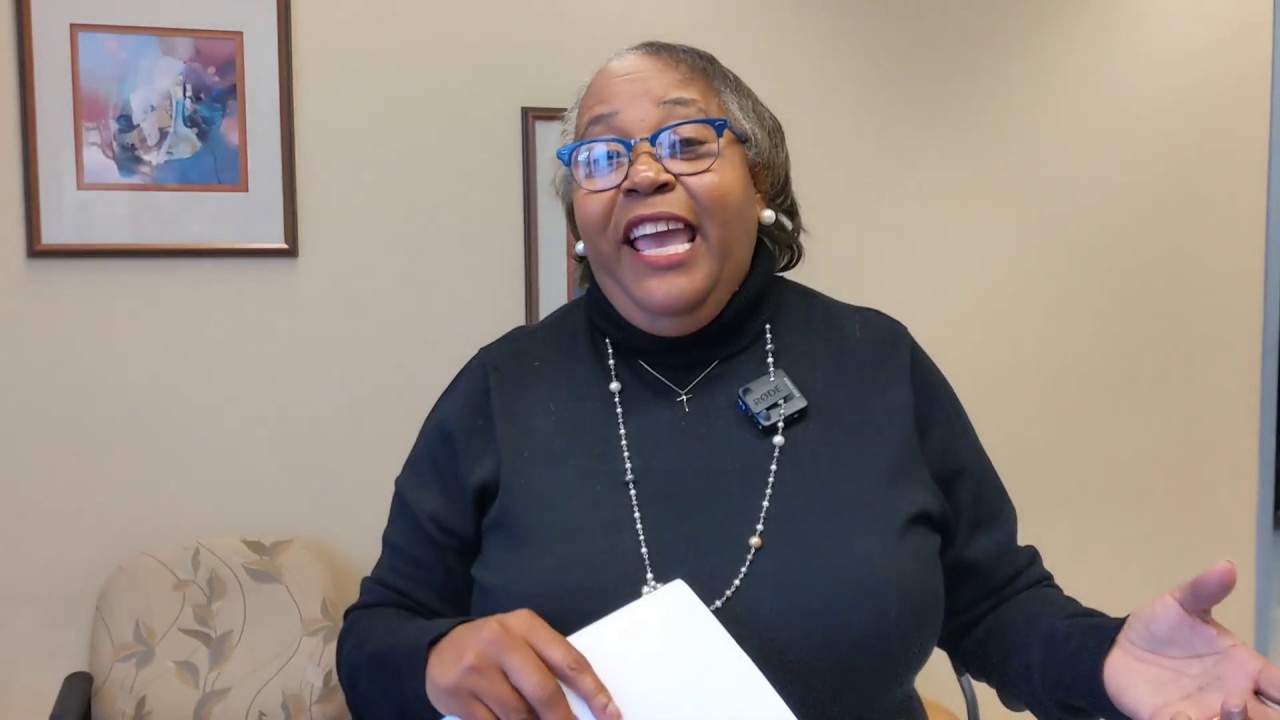 A Day in the Life of DeLeesa Meashintubby - YouTube