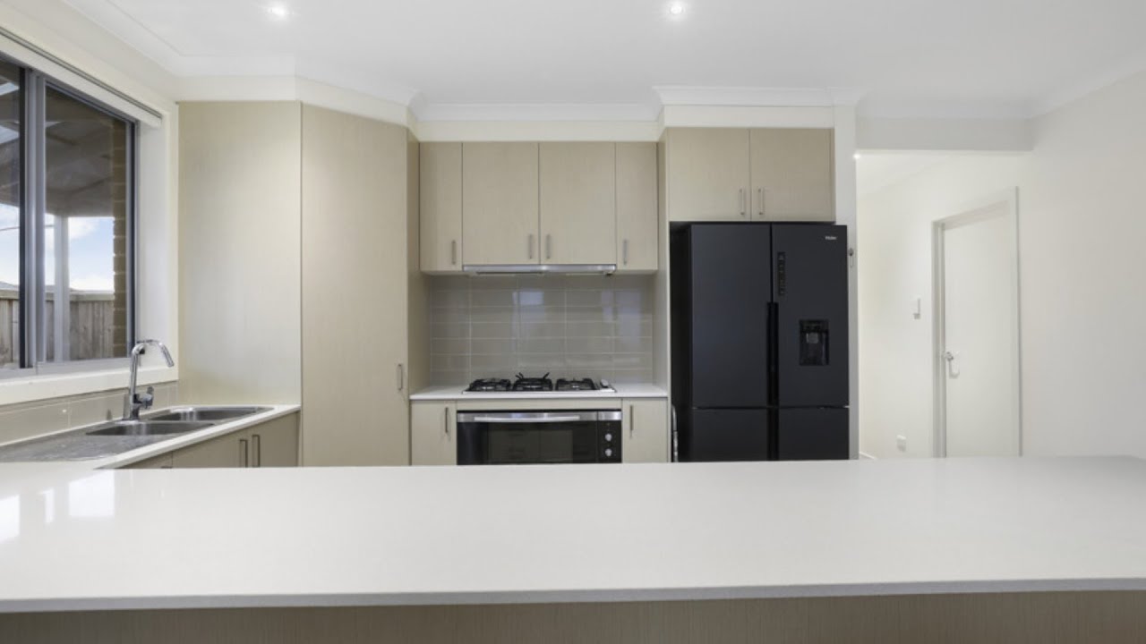 2 Goulding Drive, PLUMPTON, Victoria - YouTube