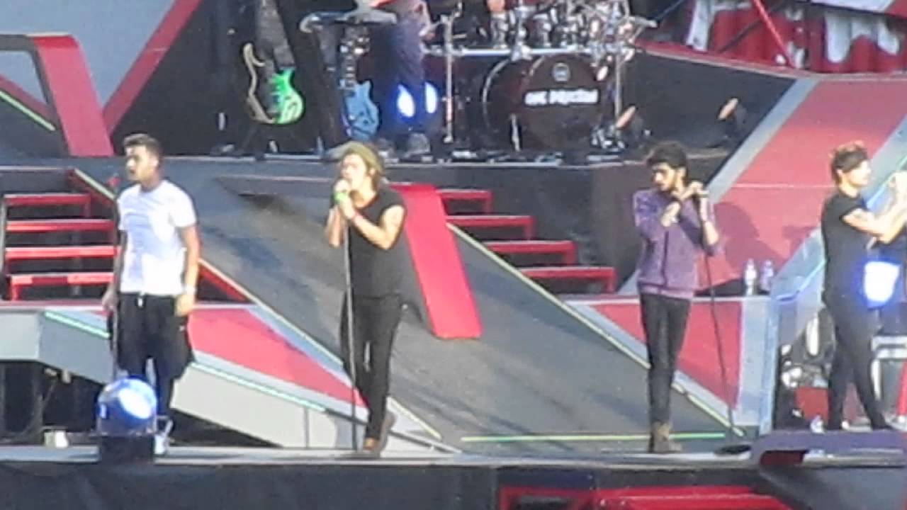 One Direction - Right Now - WWAT Stade De France 21.06.14 - YouTube