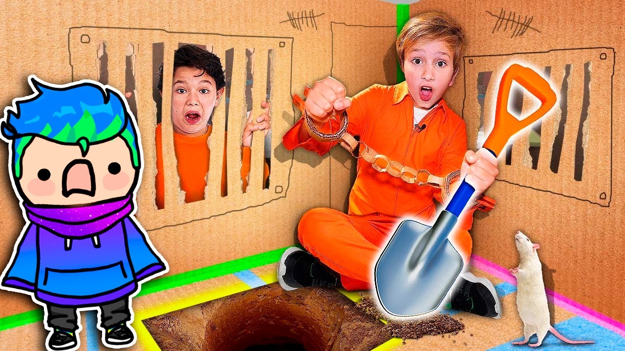 Desafío Escapar de la PRISIÓN DE CARTÓN!! / Carlos Infinito REACCIONA a ...