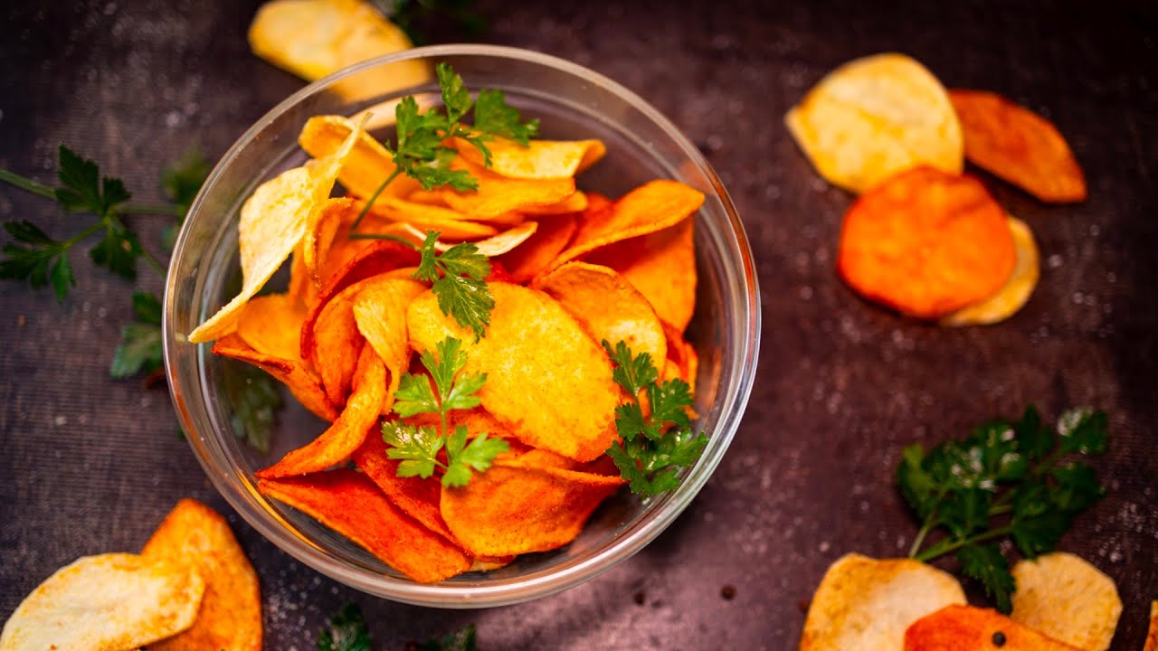 Crispy potato chips as if fresh from the package. Homemade chips ...