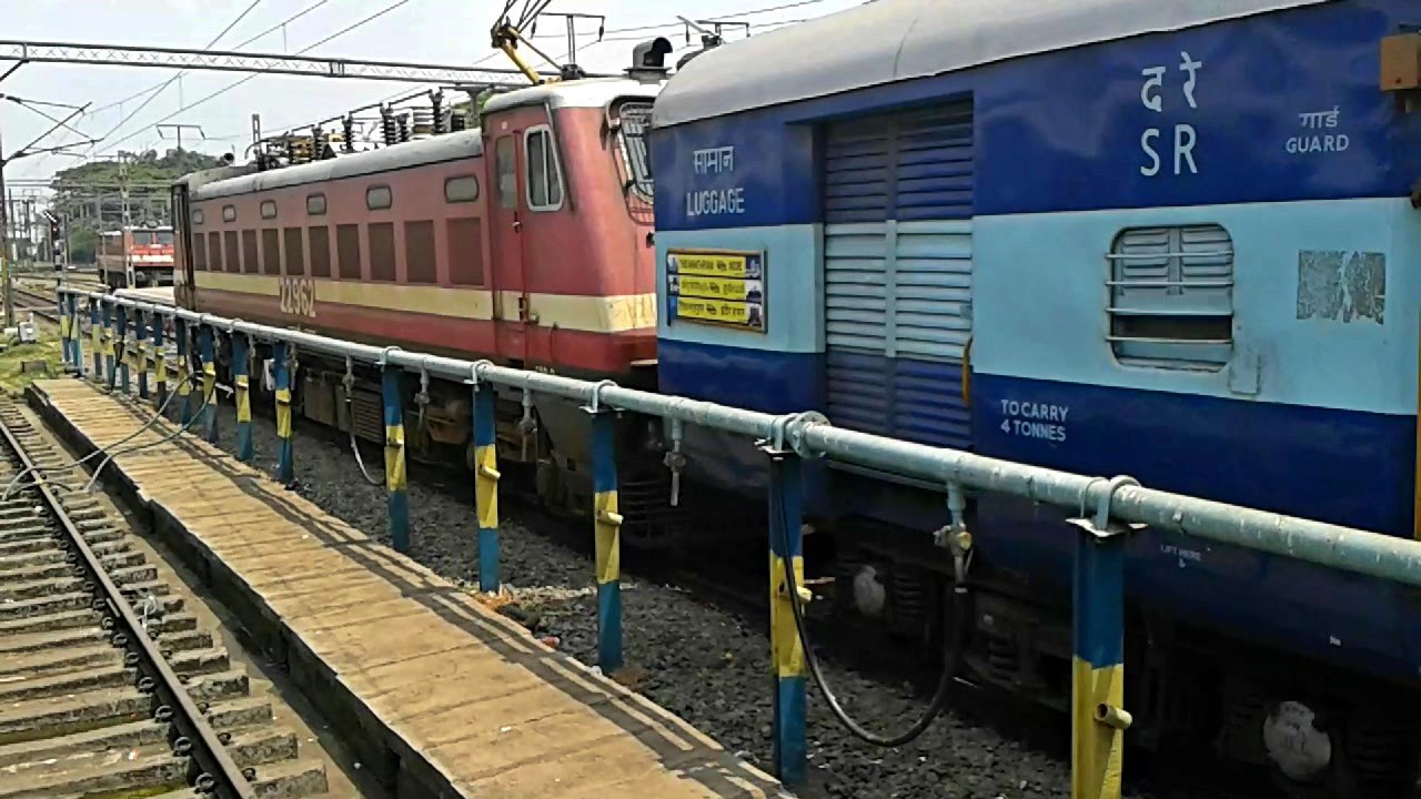 Trivandrum - Indore Ahilya Nagari Express departs Shoranur - YouTube
