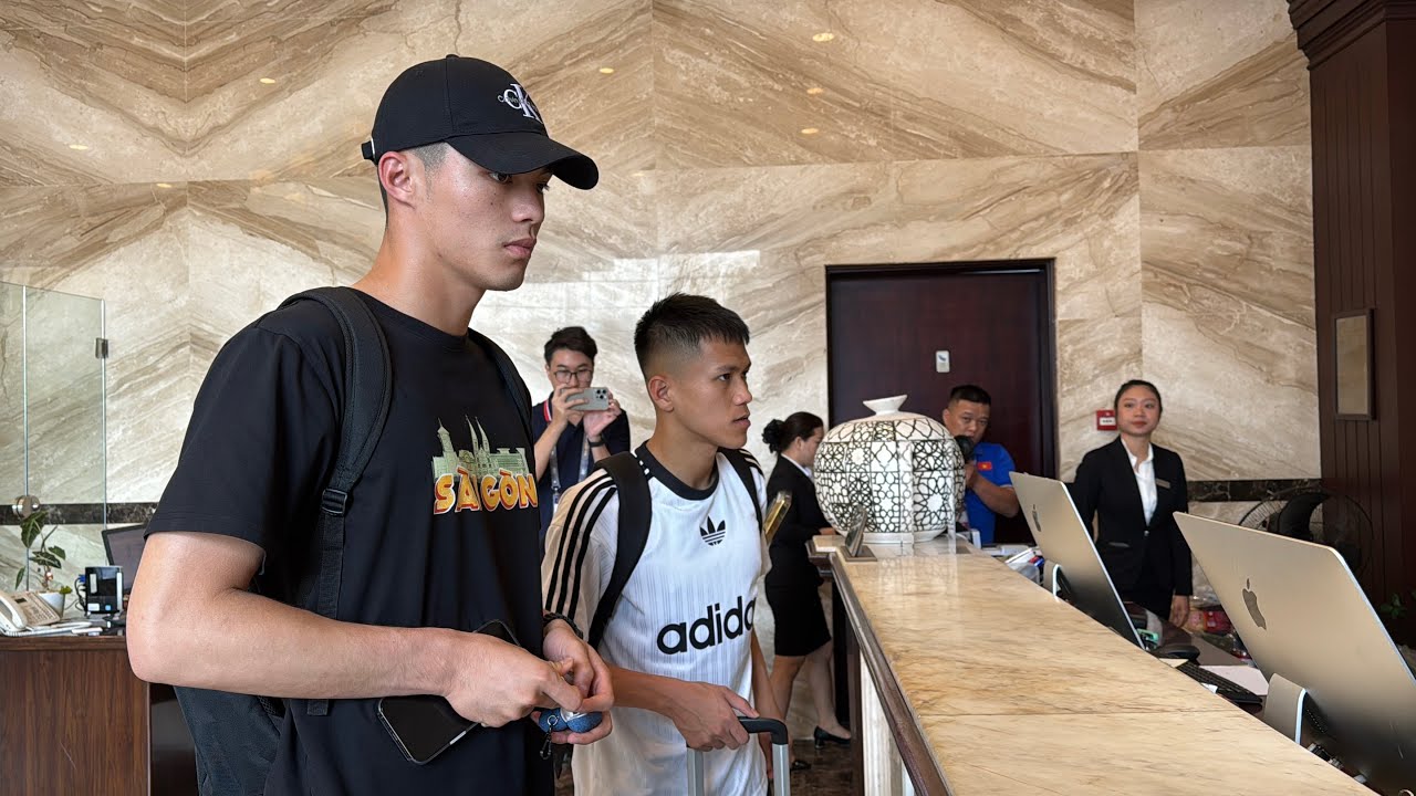 Check in sân tập phụ của Đội tuyển Việt Nam trong ngày thầy trò HLV Kim ...