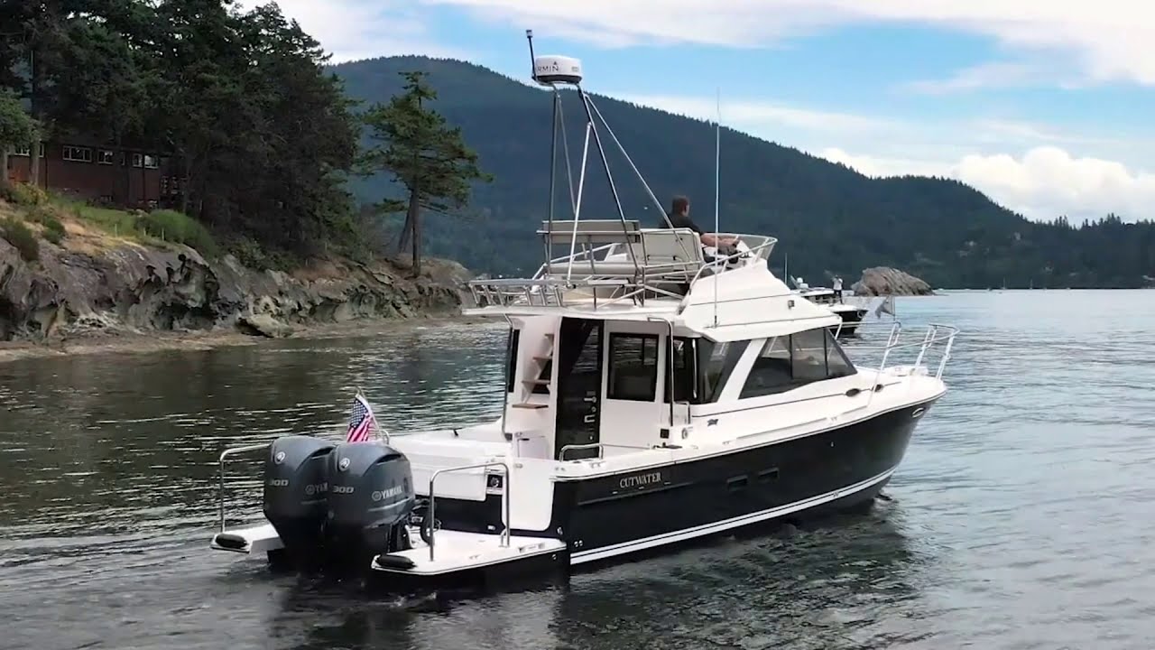 Cutwater 32 Command Bridge Walkthrough by Clarks Landing Yacht Sales ...