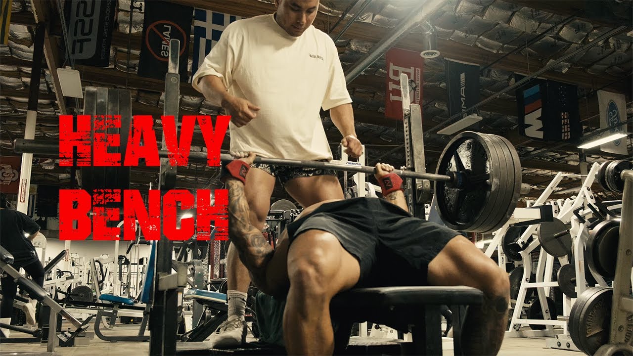 First Time Benching 405 With New Technique - YouTube