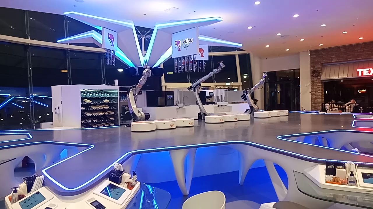 Robo Cafe | Festival City Mall | Dubai - YouTube