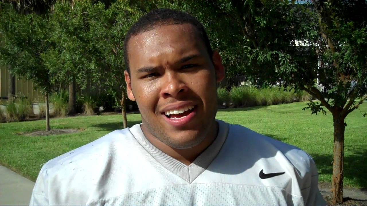UCF OL Jordan Rae Wants YOU at Fan Fest - YouTube