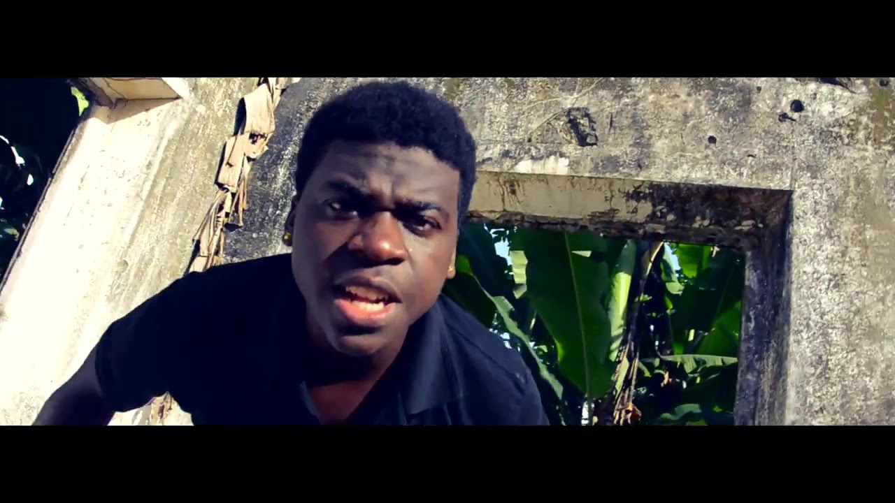 AG Flyzer - Fantasiado de Santo (AK40 Official Video) - YouTube