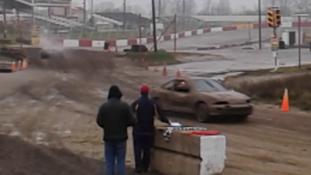 Off-Road spin out FTMS Off-Road Stadium Racing Nov. 18th, 2017 - YouTube
