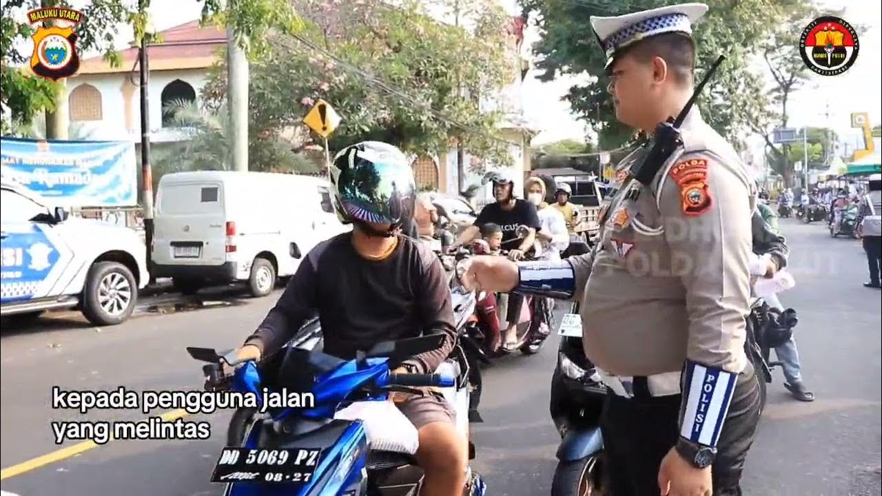 Ramadan Penuh Berkah, Ditlantas Polda Malut Berbagi Takjil Gratis - YouTube