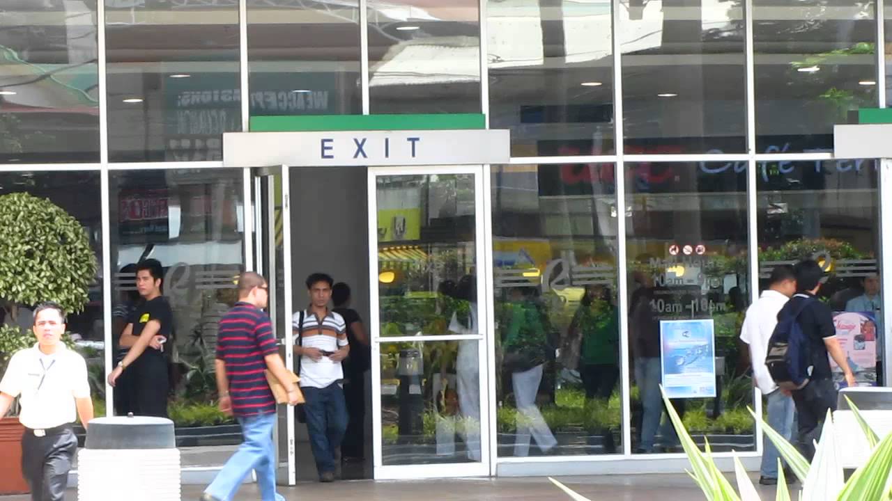 Entrance Robinsons Place Manila Mall - YouTube
