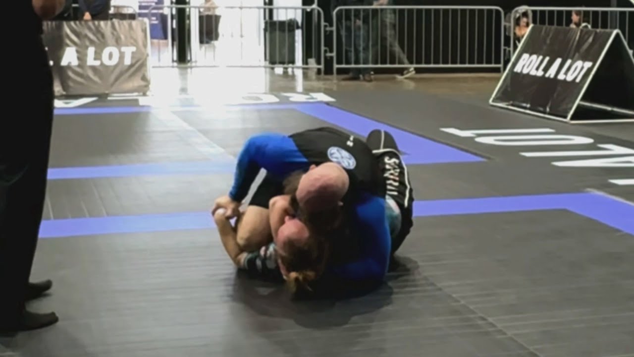 Ultra Heavyweight Blue Belt Uses Twisting Arm Control (TACS or Gift ...