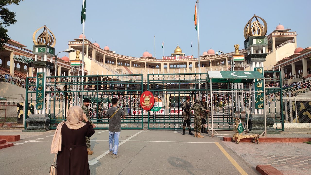Wahga Border gate Pakistan India #wahgaborder #wahga #pakistan - YouTube