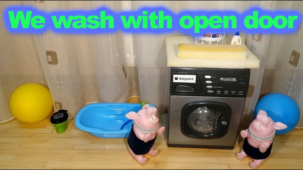 We wash with the open door by HAPPY PIGS (Hotpoint toy washing machine ...