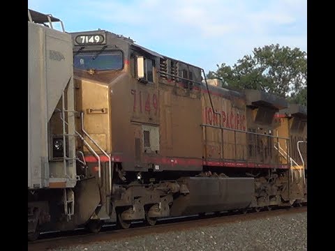 NS 1013 Meets NS 9832 in Sandusky, OH 9/25/13 - YouTube
