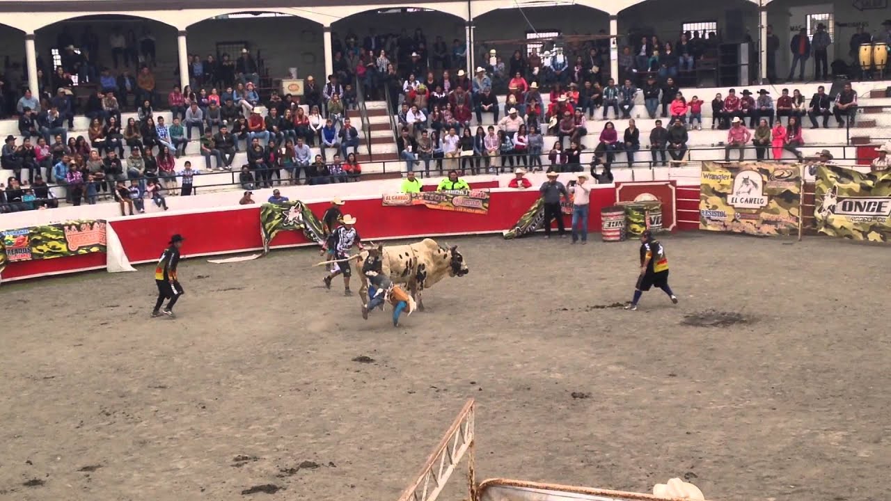 Plaza de toros CADEREYTA once rodeo Carlo el veneno García - YouTube