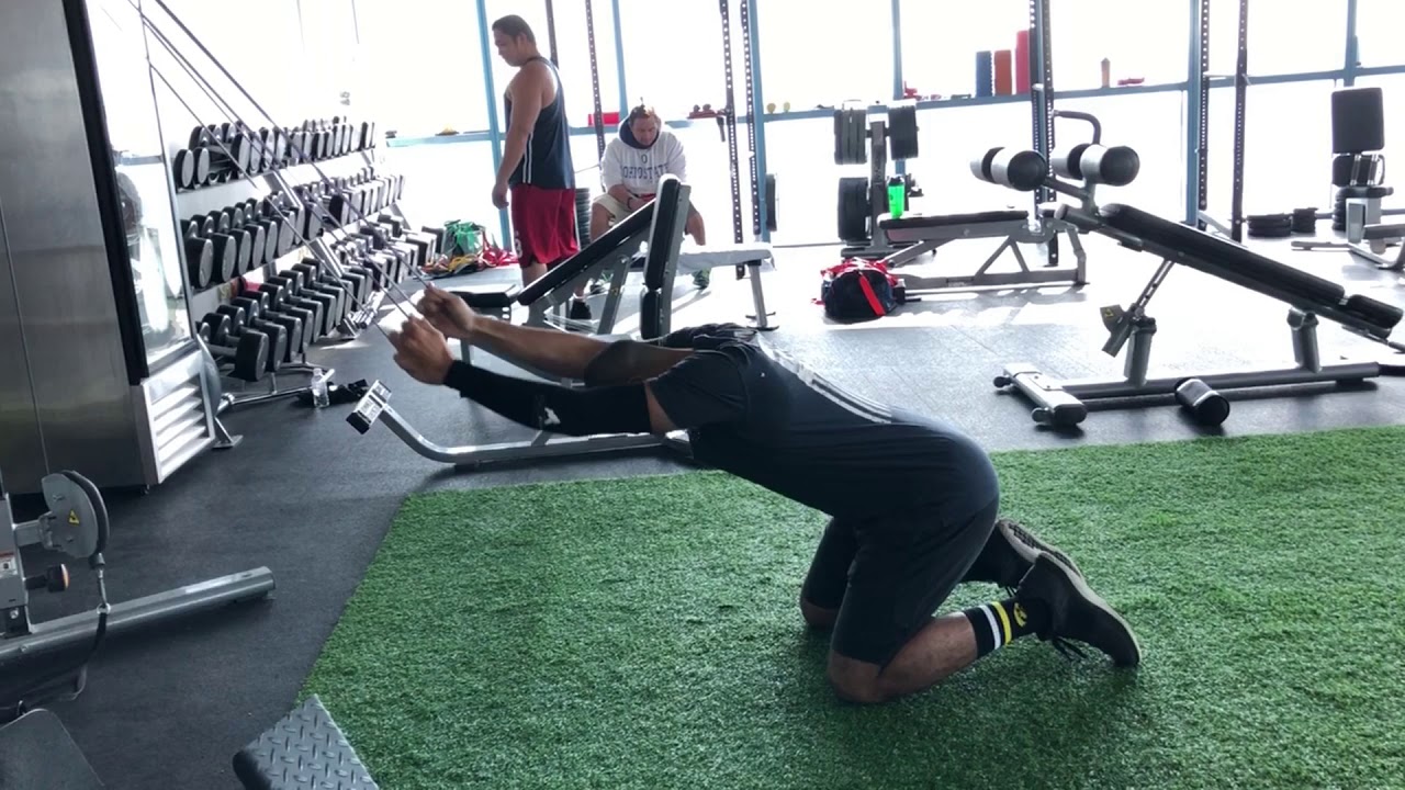 Kneeling Band Pulldowns - YouTube